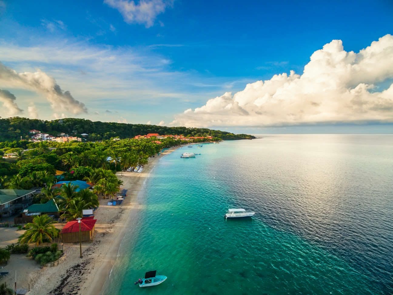 Honduras - Spectacular Coral Reefs and Lush Jungles: A Natural Paradise ...